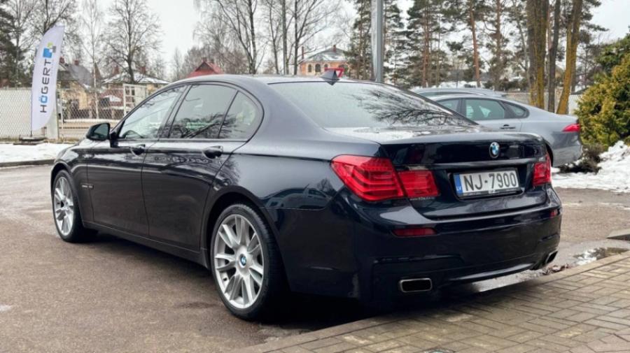 Blue BMW 740 2011 in Riga, with an engine capacity of 3.00 L and mileage of 207 thousand km for 17000 €, photo 21 on AUTOMOTO.COM.LV