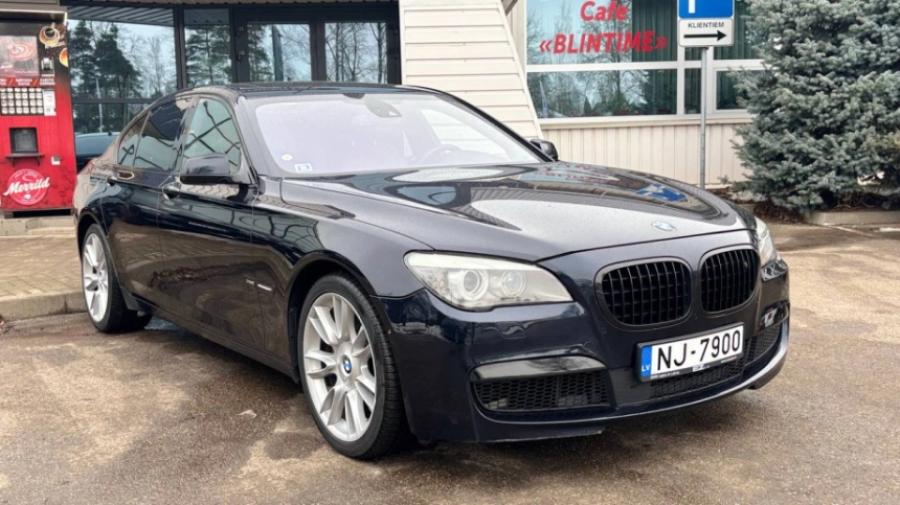 Blue BMW 740 2011 in Riga, with an engine capacity of 3.00 L and mileage of 207 thousand km for 17000 €, photo 23 on AUTOMOTO.COM.LV