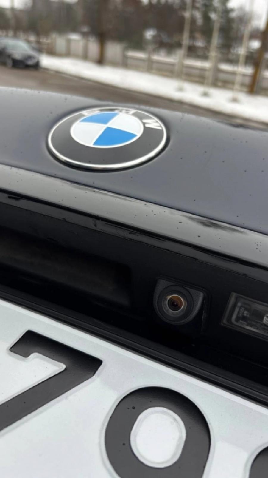 Blue BMW 740 2011 in Riga, with an engine capacity of 3.00 L and mileage of 207 thousand km for 17000 €, photo 27 on AUTOMOTO.COM.LV