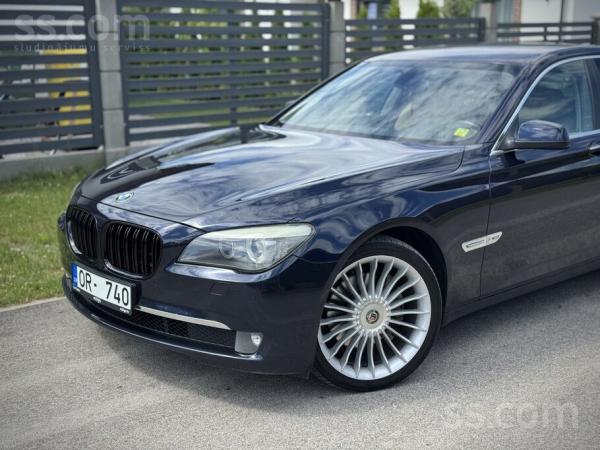 Zils BMW 740 2011 Jelgava, ar dzinēja tilpumu 3.00 L un nobraukumu 308 tūkst. km par 9500 €, foto 2 vietnē AUTOMOTO.COM.LV