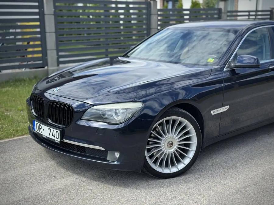 Zils BMW 740 2011 Jelgava, ar dzinēja tilpumu 3.00 L un nobraukumu 308 tūkst. km par 9500 €, foto 3 vietnē AUTOMOTO.COM.LV