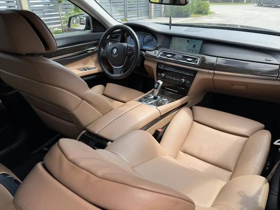 Zils BMW 740 2011 Jelgava, ar dzinēja tilpumu 3.00 L un nobraukumu 308 tūkst. km par 9500 €, foto 15 vietnē AUTOMOTO.COM.LV