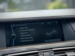Zils BMW 740 2011 Jelgava, ar dzinēja tilpumu 3.00 L un nobraukumu 308 tūkst. km par 9500 €, foto 21 vietnē AUTOMOTO.COM.LV