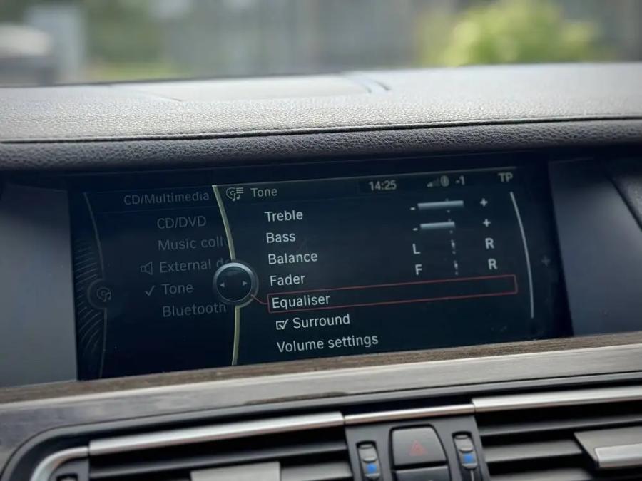 Zils BMW 740 2011 Jelgava, ar dzinēja tilpumu 3.00 L un nobraukumu 308 tūkst. km par 9500 €, foto 23 vietnē AUTOMOTO.COM.LV