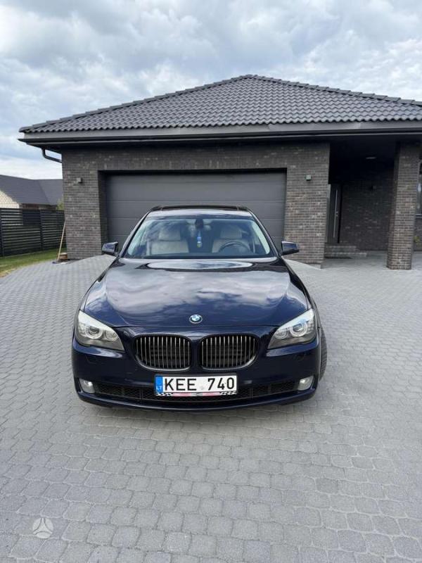 Zils BMW 740 2011 Šilutė, ar dzinēja tilpumu 2.98 L un nobraukumu 187 tūkst. km par 9200 €, foto 2 vietnē AUTOMOTO.COM.LV