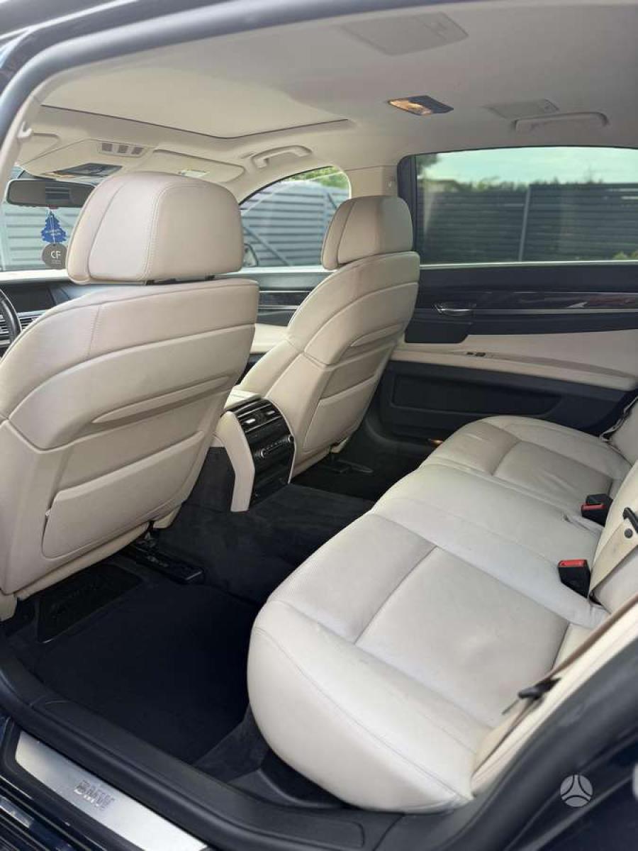 Blue BMW 740 2011 in Silute, with an engine capacity of 2.98 L and mileage of 187 thousand km for 9200 €, photo 6 on AUTOMOTO.COM.LV