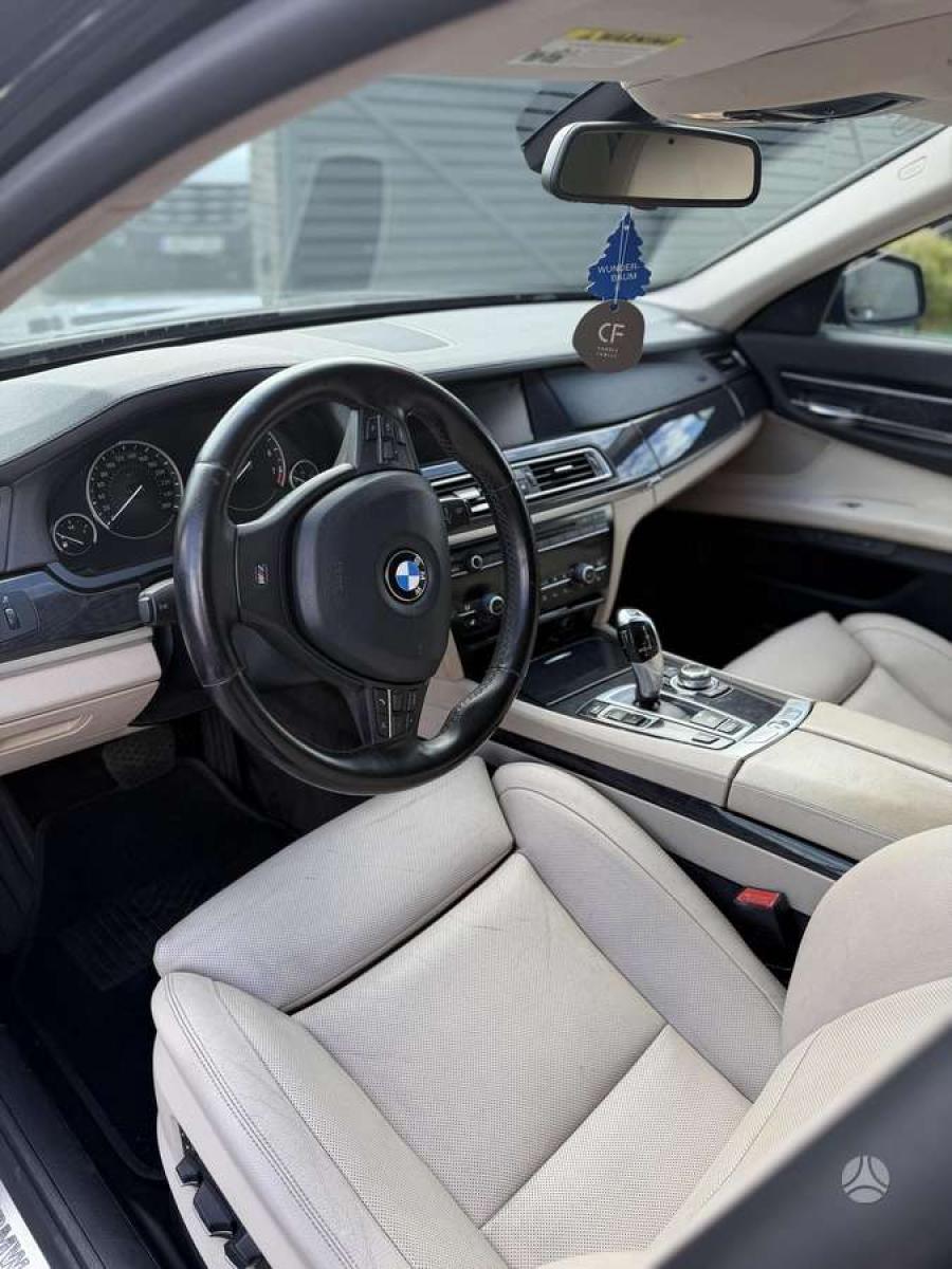 Blue BMW 740 2011 in Silute, with an engine capacity of 2.98 L and mileage of 187 thousand km for 9200 €, photo 8 on AUTOMOTO.COM.LV