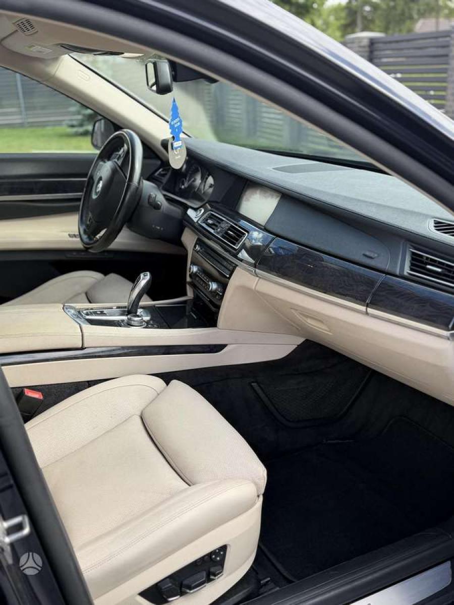 Blue BMW 740 2011 in Silute, with an engine capacity of 2.98 L and mileage of 187 thousand km for 9200 €, photo 9 on AUTOMOTO.COM.LV