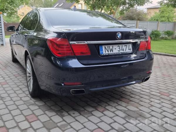 Zils BMW 740 2011 Ogre, ar dzinēja tilpumu 3.00 L un nobraukumu 117 tūkst. km par 10400 €, foto 5 vietnē AUTOMOTO.COM.LV
