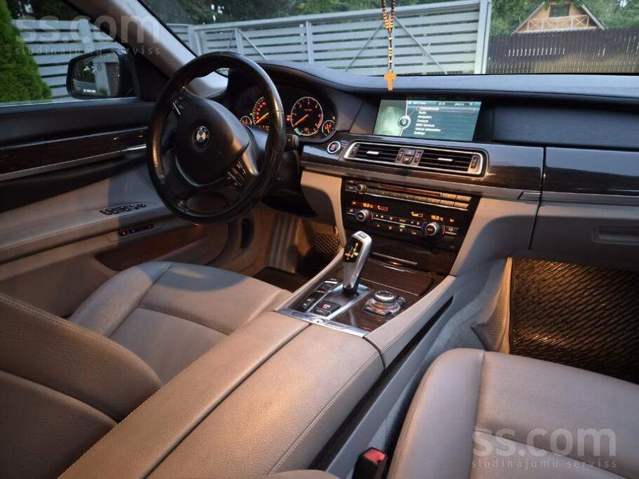 Zils BMW 740 2011 Ogre, ar dzinēja tilpumu 3.00 L un nobraukumu 117 tūkst. km par 10400 €, foto 15 vietnē AUTOMOTO.COM.LV