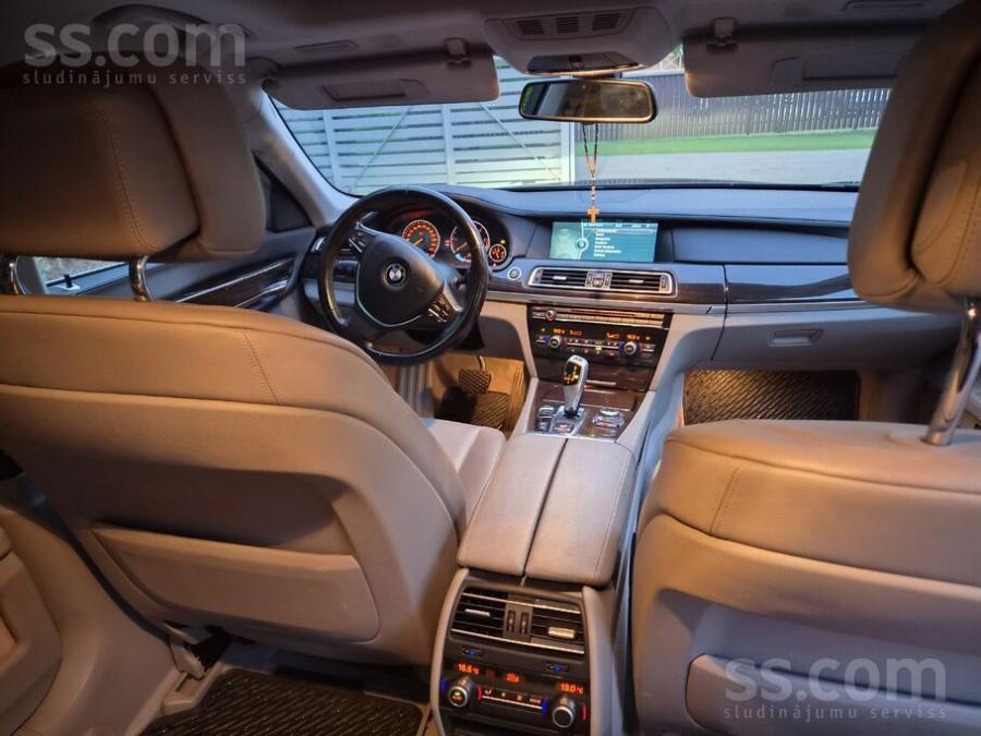 Zils BMW 740 2011 Ogre, ar dzinēja tilpumu 3.00 L un nobraukumu 117 tūkst. km par 10400 €, foto 16 vietnē AUTOMOTO.COM.LV