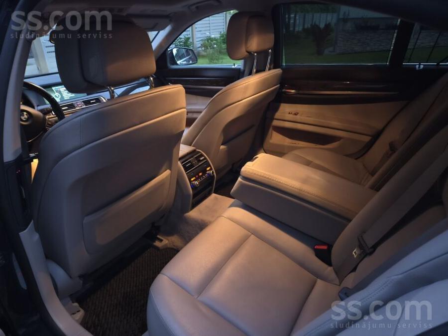 Zils BMW 740 2011 Ogre, ar dzinēja tilpumu 3.00 L un nobraukumu 117 tūkst. km par 10400 €, foto 17 vietnē AUTOMOTO.COM.LV
