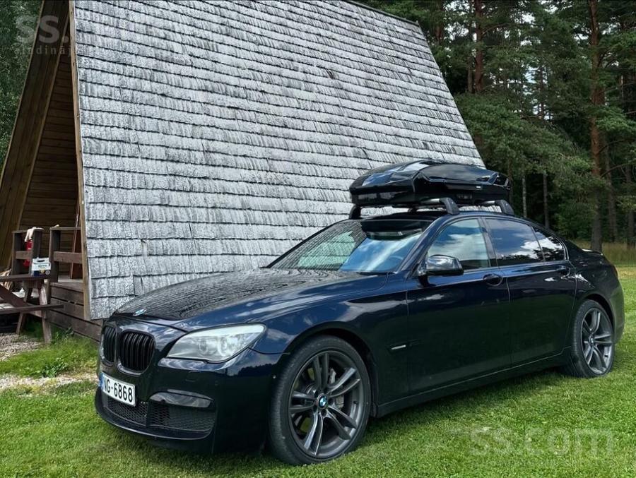 Blue BMW 740 2011 in Riga, with an engine capacity of 3.00 L and mileage of 349 thousand km for 13500 €, photo 1 on AUTOMOTO.COM.LV