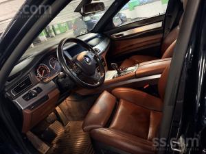 Blue BMW 740 2011 in Riga, with an engine capacity of 3.00 L and mileage of 349 thousand km for 13500 €, photo 10 on AUTOMOTO.COM.LV