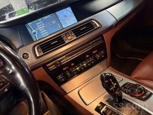 Blue BMW 740 2011 in Riga, with an engine capacity of 3.00 L and mileage of 349 thousand km for 13500 €, photo 15 on AUTOMOTO.COM.LV