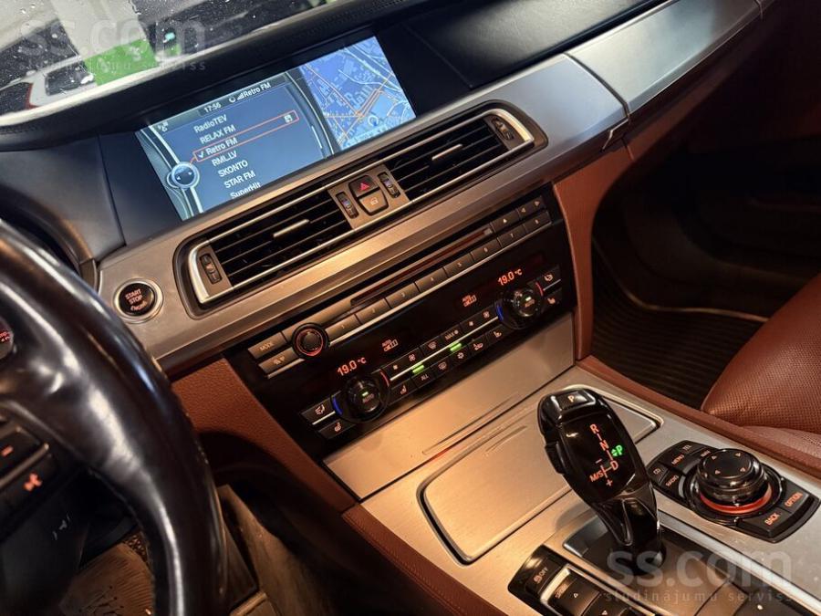 Blue BMW 740 2011 in Riga, with an engine capacity of 3.00 L and mileage of 349 thousand km for 13500 €, photo 15 on AUTOMOTO.COM.LV