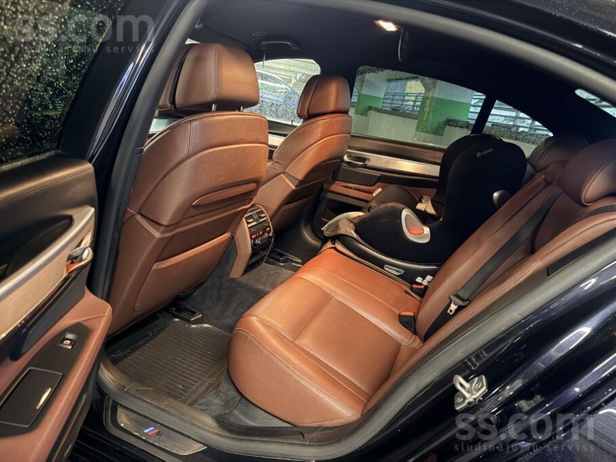 Blue BMW 740 2011 in Riga, with an engine capacity of 3.00 L and mileage of 349 thousand km for 13500 €, photo 17 on AUTOMOTO.COM.LV