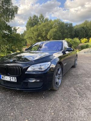 Zils BMW 740 2011 Ogre, ar dzinēja tilpumu 3.00 L un nobraukumu 327 tūkst. km par 10600 €, foto  vietnē AUTOMOTO.COM.LV