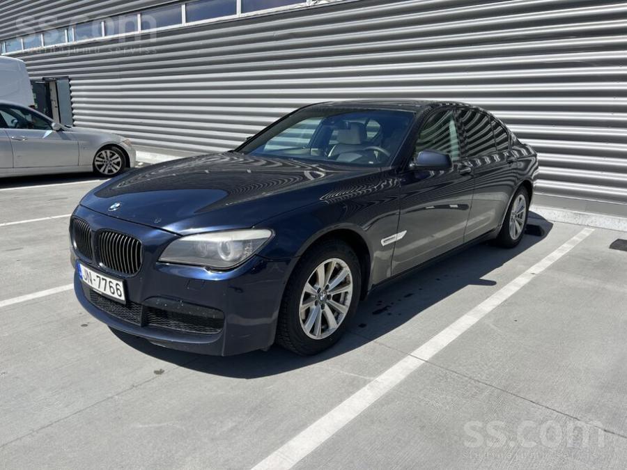 Blue BMW 740 2011 in Riga, with an engine capacity of 3.00 L and mileage of 0 thousand km for 7200 €, photo 3 on AUTOMOTO.COM.LV