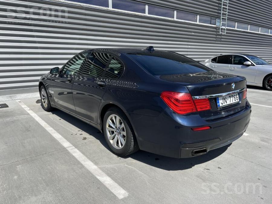 Blue BMW 740 2011 in Riga, with an engine capacity of 3.00 L and mileage of 0 thousand km for 7200 €, photo 4 on AUTOMOTO.COM.LV
