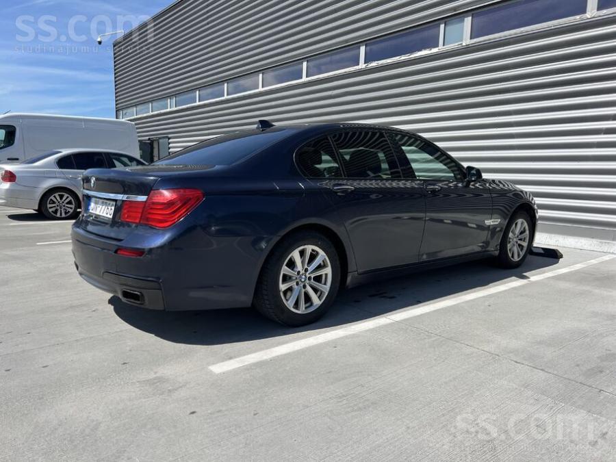 Blue BMW 740 2011 in Riga, with an engine capacity of 3.00 L and mileage of 0 thousand km for 7200 €, photo 5 on AUTOMOTO.COM.LV
