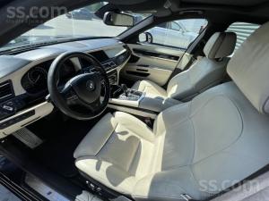 Blue BMW 740 2011 in Riga, with an engine capacity of 3.00 L and mileage of 0 thousand km for 7200 €, photo 6 on AUTOMOTO.COM.LV