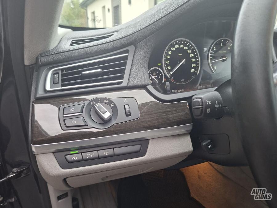 Zils BMW 740 2012 Šilutė, ar dzinēja tilpumu 3.00 L un nobraukumu 324 tūkst. km par 7400 €, foto 15 vietnē AUTOMOTO.COM.LV