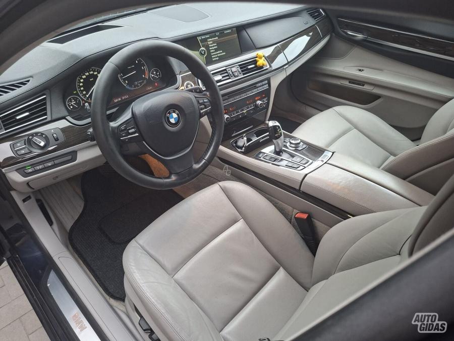 Zils BMW 740 2012 Šilutė, ar dzinēja tilpumu 3.00 L un nobraukumu 324 tūkst. km par 7400 €, foto 22 vietnē AUTOMOTO.COM.LV
