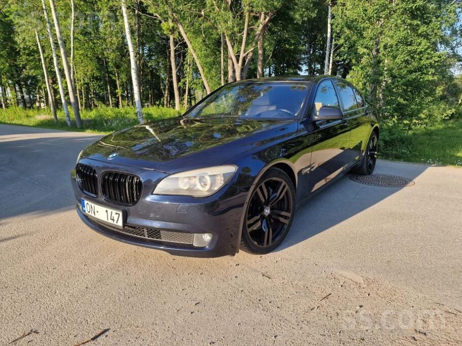 Blue BMW 740 2012 in Jelgava, with an engine capacity of 3.00 L and mileage of 293 thousand km for 9980 €, photo 1 on AUTOMOTO.COM.LV