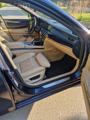 Blue BMW 740 2012 in Jelgava, with an engine capacity of 3.00 L and mileage of 293 thousand km for 9980 €, photo 4 on AUTOMOTO.COM.LV