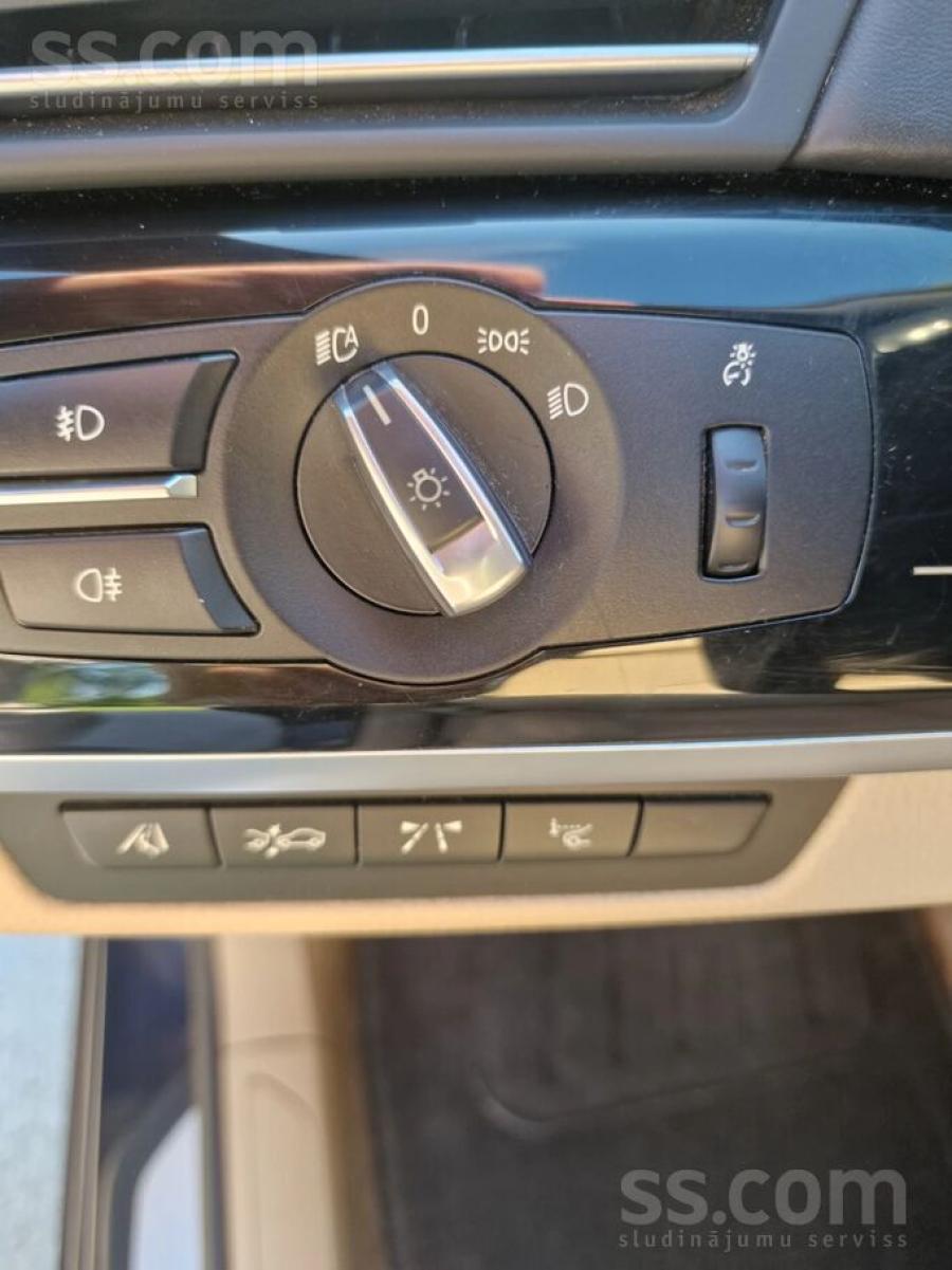 Blue BMW 740 2012 in Jelgava, with an engine capacity of 3.00 L and mileage of 293 thousand km for 9980 €, photo 7 on AUTOMOTO.COM.LV