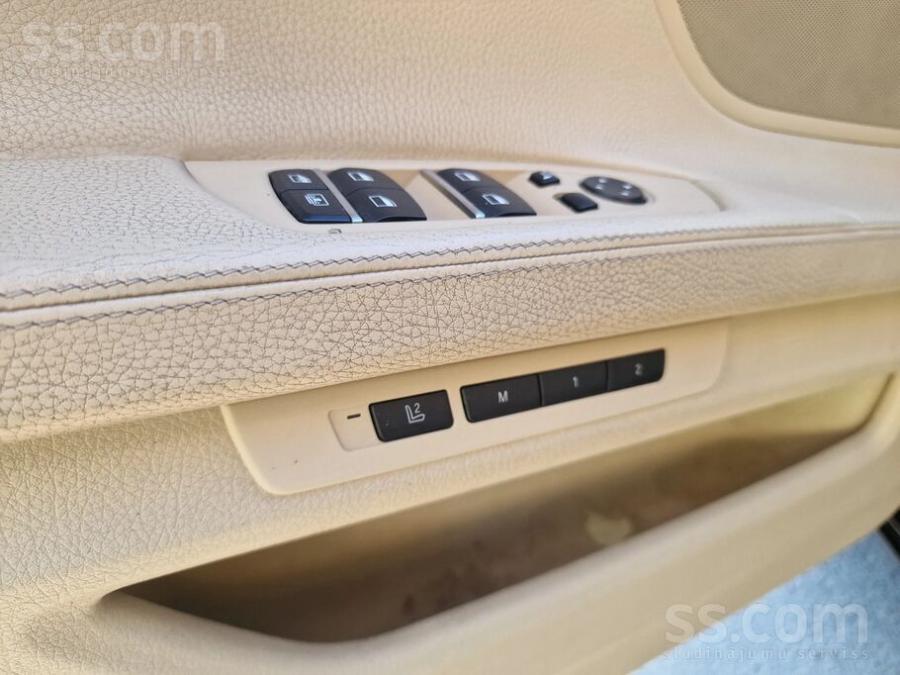 Blue BMW 740 2012 in Jelgava, with an engine capacity of 3.00 L and mileage of 293 thousand km for 9980 €, photo 8 on AUTOMOTO.COM.LV