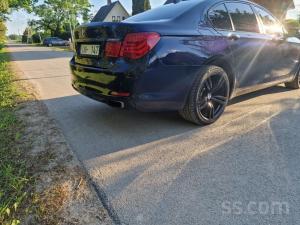 Blue BMW 740 2012 in Jelgava, with an engine capacity of 3.00 L and mileage of 293 thousand km for 9980 €, photo 13 on AUTOMOTO.COM.LV