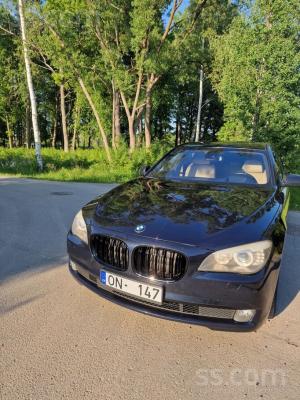 Blue BMW 740 2012 in Jelgava, with an engine capacity of 3.00 L and mileage of 293 thousand km for 9980 €, photo 14 on AUTOMOTO.COM.LV