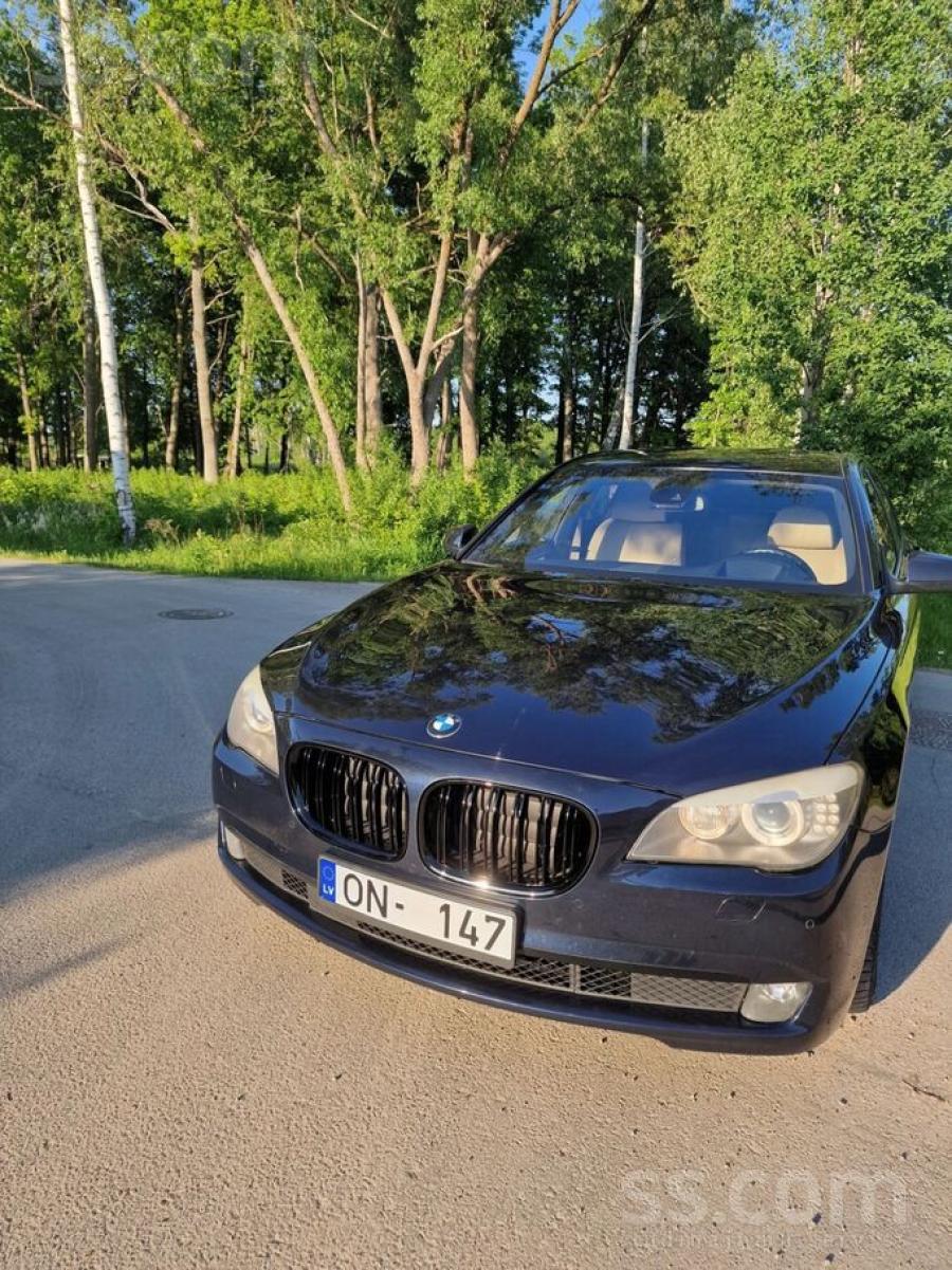 Blue BMW 740 2012 in Jelgava, with an engine capacity of 3.00 L and mileage of 293 thousand km for 9980 €, photo 14 on AUTOMOTO.COM.LV