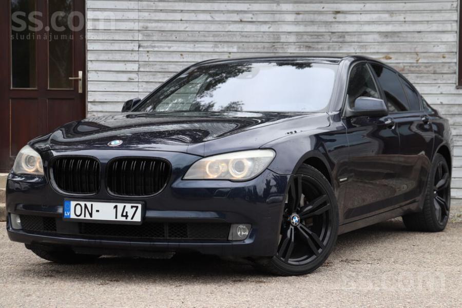 Blue BMW 740 2012 in Valmiera, with an engine capacity of 3.00 L and mileage of 293 thousand km for 9990 €, photo 1 on AUTOMOTO.COM.LV