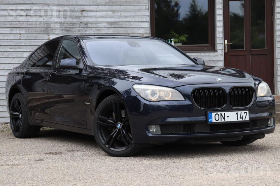 Blue BMW 740 2012 in Valmiera, with an engine capacity of 3.00 L and mileage of 293 thousand km for 9990 €, photo 3 on AUTOMOTO.COM.LV
