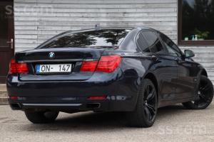 Blue BMW 740 2012 in Valmiera, with an engine capacity of 3.00 L and mileage of 293 thousand km for 9990 €, photo 4 on AUTOMOTO.COM.LV