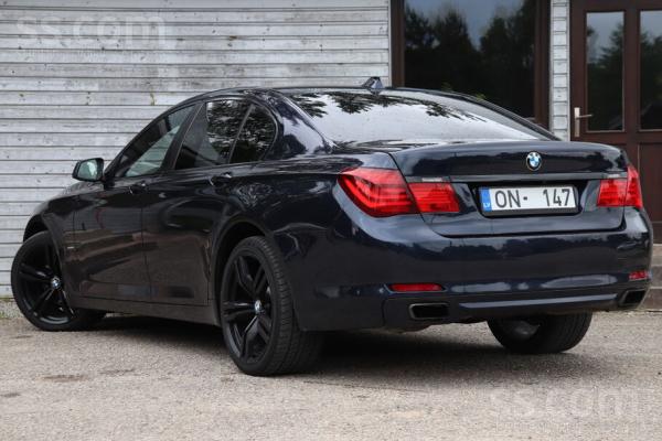 Blue BMW 740 2012 in Valmiera, with an engine capacity of 3.00 L and mileage of 293 thousand km for 9990 €, photo 4 on AUTOMOTO.COM.LV