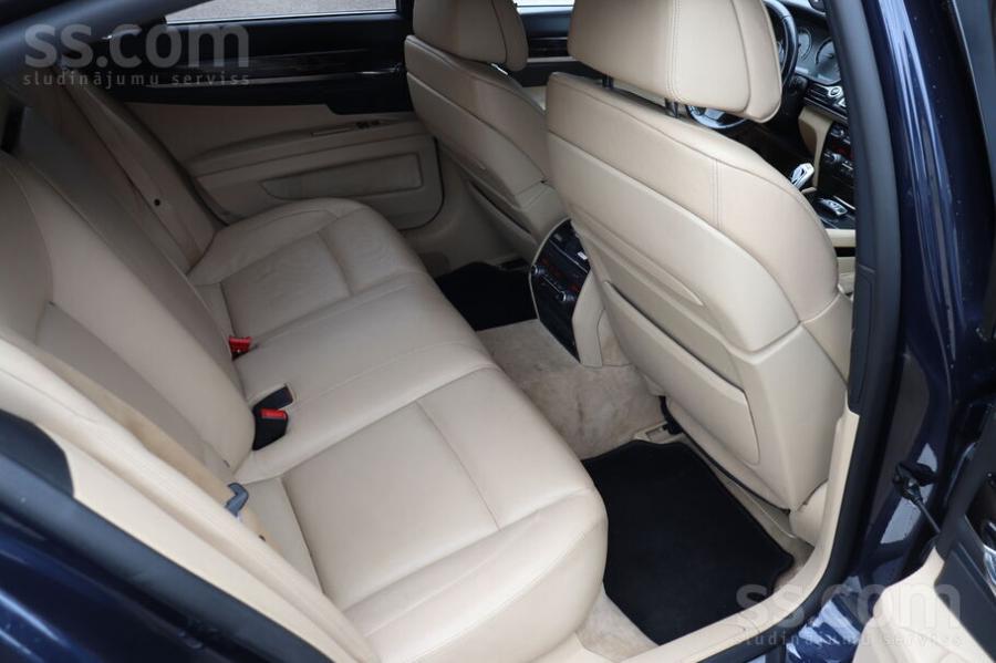 Blue BMW 740 2012 in Valmiera, with an engine capacity of 3.00 L and mileage of 293 thousand km for 9990 €, photo 8 on AUTOMOTO.COM.LV