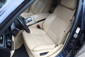 Blue BMW 740 2012 in Valmiera, with an engine capacity of 3.00 L and mileage of 293 thousand km for 9990 €, photo 11 on AUTOMOTO.COM.LV