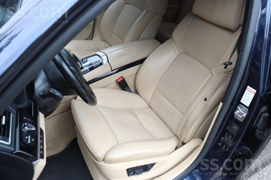 Blue BMW 740 2012 in Valmiera, with an engine capacity of 3.00 L and mileage of 293 thousand km for 9990 €, photo 11 on AUTOMOTO.COM.LV