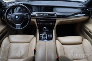 Blue BMW 740 2012 in Valmiera, with an engine capacity of 3.00 L and mileage of 293 thousand km for 9990 €, photo 15 on AUTOMOTO.COM.LV