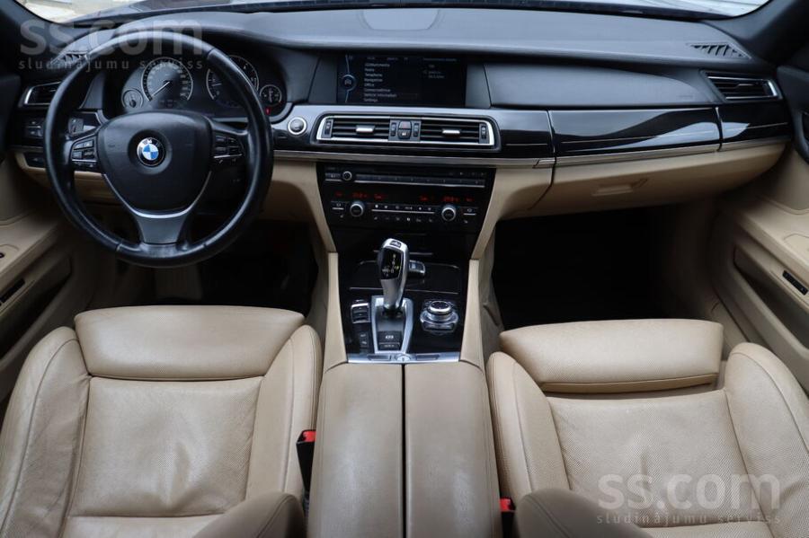 Blue BMW 740 2012 in Valmiera, with an engine capacity of 3.00 L and mileage of 293 thousand km for 9990 €, photo 15 on AUTOMOTO.COM.LV