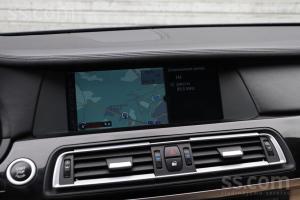 Blue BMW 740 2012 in Valmiera, with an engine capacity of 3.00 L and mileage of 293 thousand km for 9990 €, photo 23 on AUTOMOTO.COM.LV