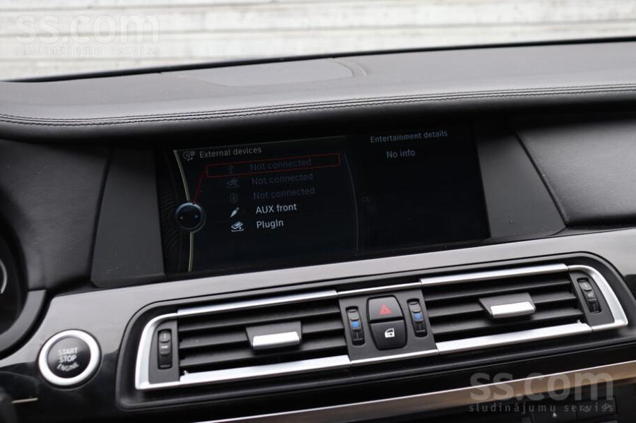 Blue BMW 740 2012 in Valmiera, with an engine capacity of 3.00 L and mileage of 293 thousand km for 9990 €, photo 25 on AUTOMOTO.COM.LV