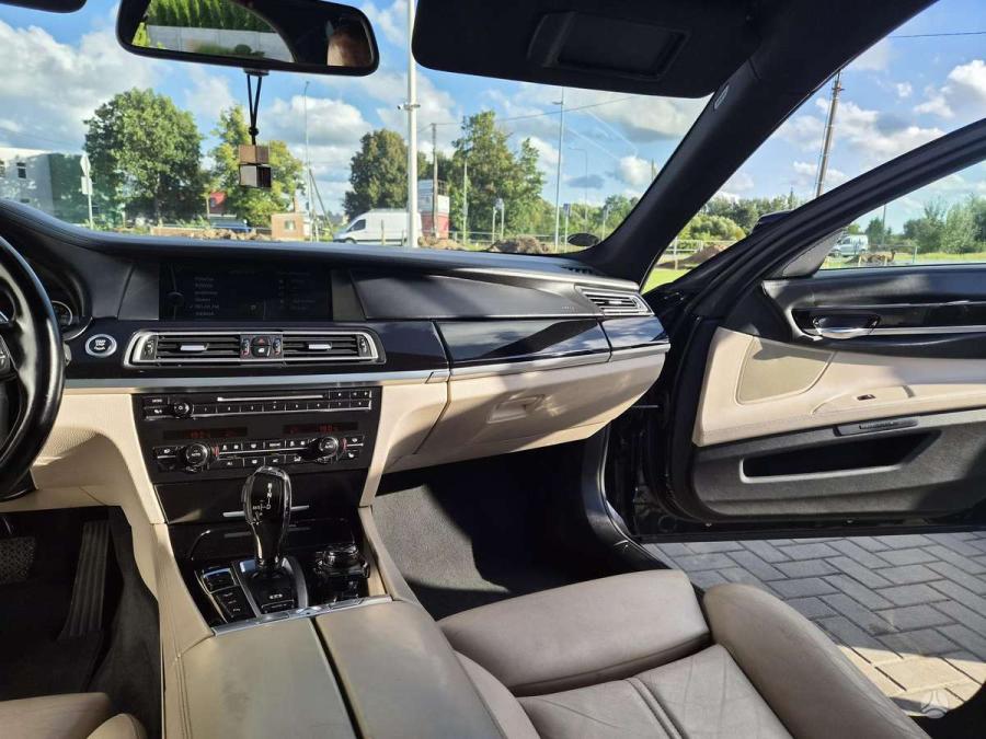 Zils BMW 740 2012 Šilutė, ar dzinēja tilpumu 2.99 L un nobraukumu 312 tūkst. km par 10200 €, foto 24 vietnē AUTOMOTO.COM.LV