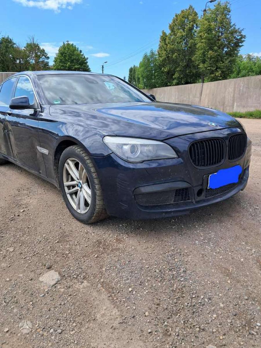 Blue BMW 740 2012 in Vilnius, with an engine capacity of 2.99 L and mileage of 206 thousand km for 7000 €, photo 1 on AUTOMOTO.COM.LV