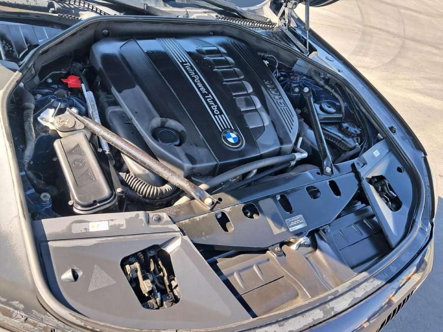 Blue BMW 740 2012 in Vilnius, with an engine capacity of 2.99 L and mileage of 206 thousand km for 7000 €, photo 8 on AUTOMOTO.COM.LV