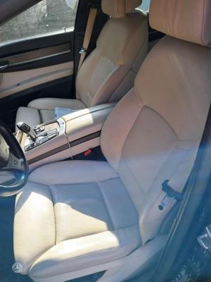 Blue BMW 740 2012 in Vilnius, with an engine capacity of 2.99 L and mileage of 206 thousand km for 7000 €, photo 13 on AUTOMOTO.COM.LV